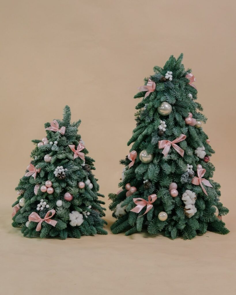 Sapin rose - envoi et livraison de sapin décoré en rose