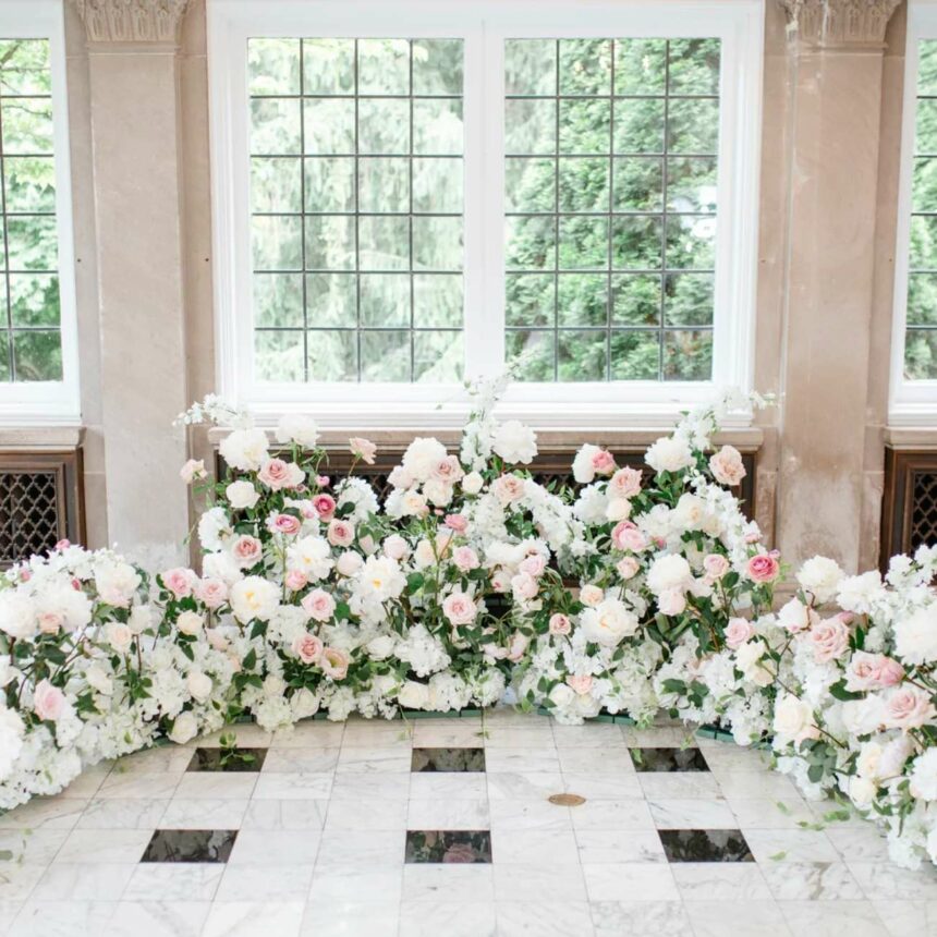 Chemin de table et allée centrale fleurie "Éclat de Rose" | Monsieur Flower