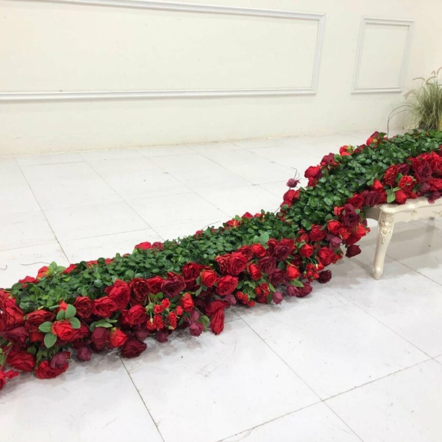 Chemin de table et allée centrale fleuris "Rouge Passion" | Monsieur Flower