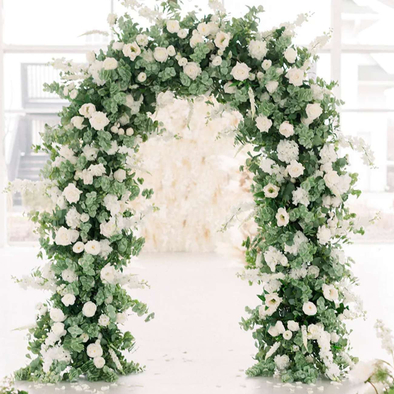 Arche de mariage fleurie "Éclat de Nacre" | Monsieur Flower