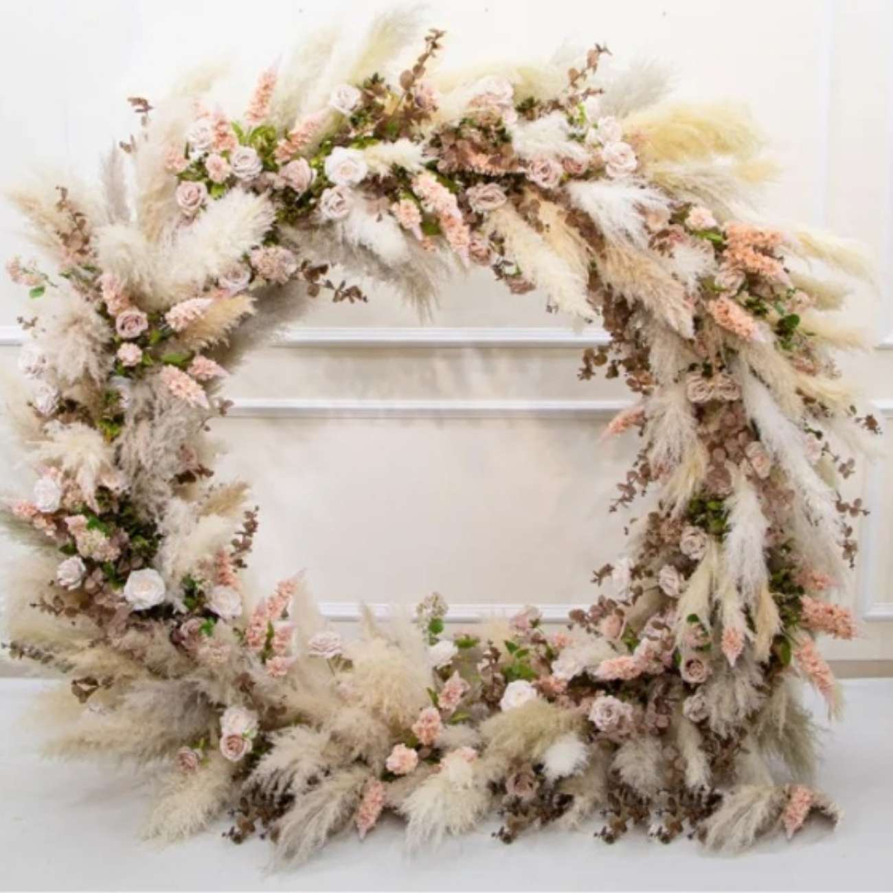 Arche de mariage fleurie "Éclat de Sable" | Monsieur Flower