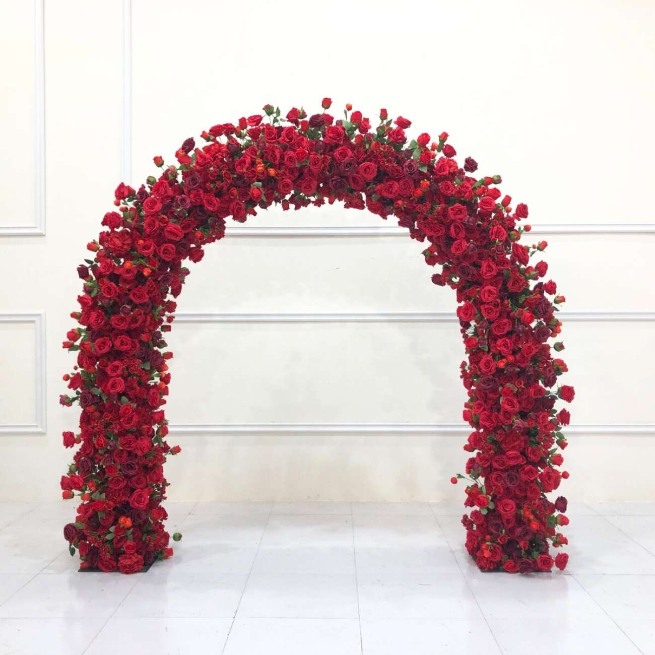 Arche de mariage fleurie "Rouge Passion" | Monsieur Flower