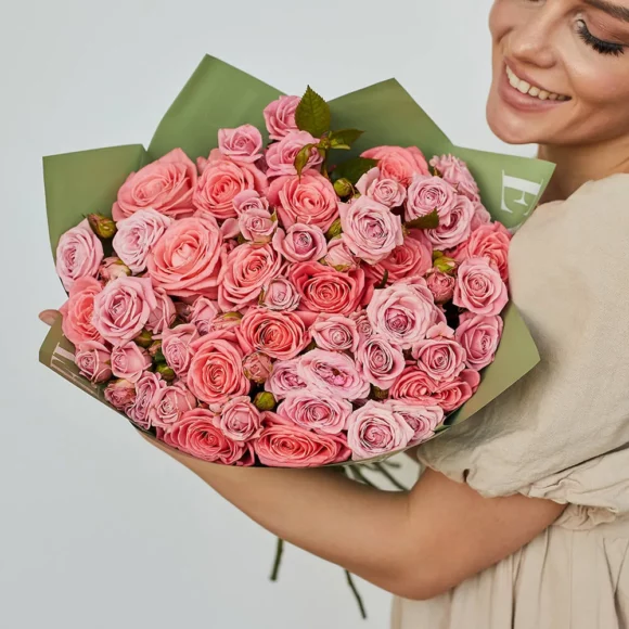 Bouquet Red Naomi - Bouquet de roses, Fleurs fraîches | Monsieur Flower